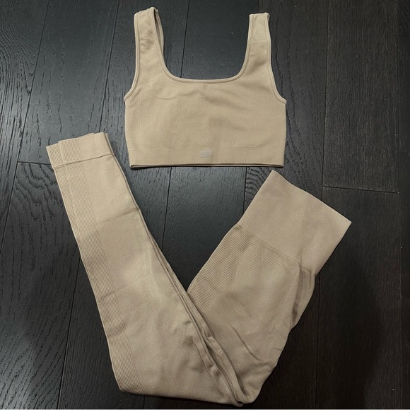 SET Active | Pants & Jumpsuits | Set Active Sculptflex Bra Leggings Set ...